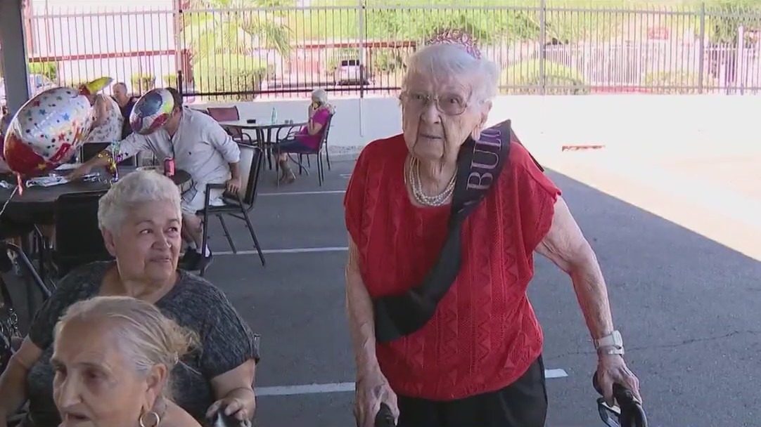 Arizona woman celebrates 100th birthday | FOX 10 Phoenix