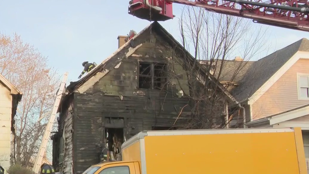 Fatal Milwaukee fire, 1 person dead and 1 firefighter burned | FOX6 ...