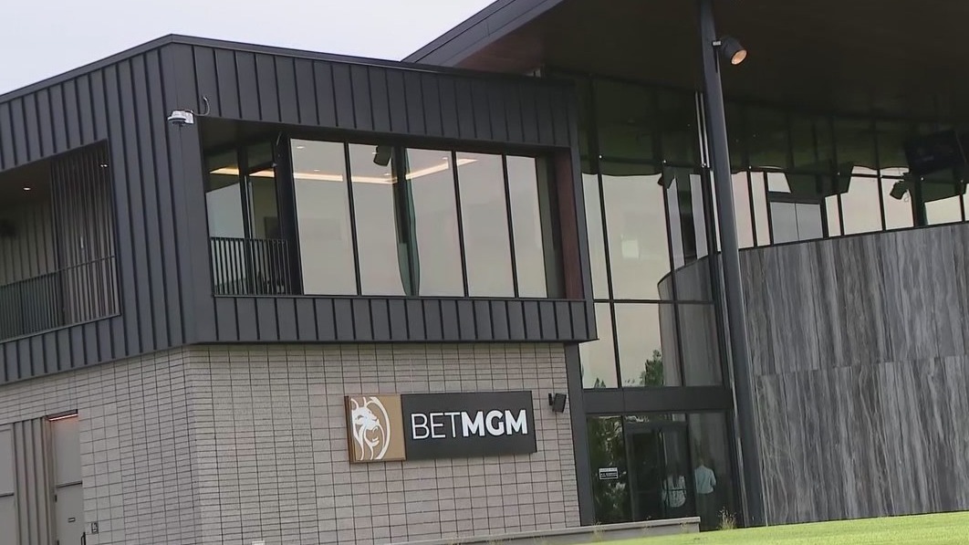 BetMGM sportsbook opens at State Farm Stadium as the Cardinals' season ...