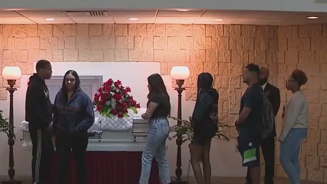 Milwaukee mock funerals show kids impact of violence | FOX6 Milwaukee